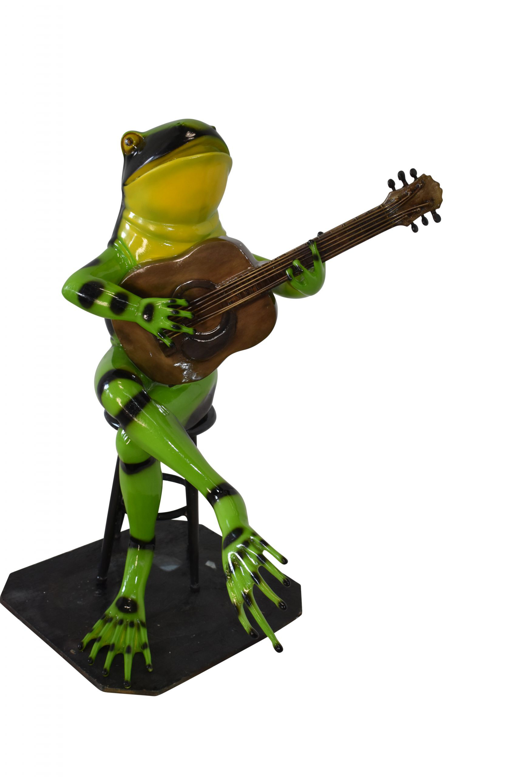 Arlmont & Co. Statue bronze grenouille verte jouant de la guitare Adael Taille: 23 po x 21 po x ...