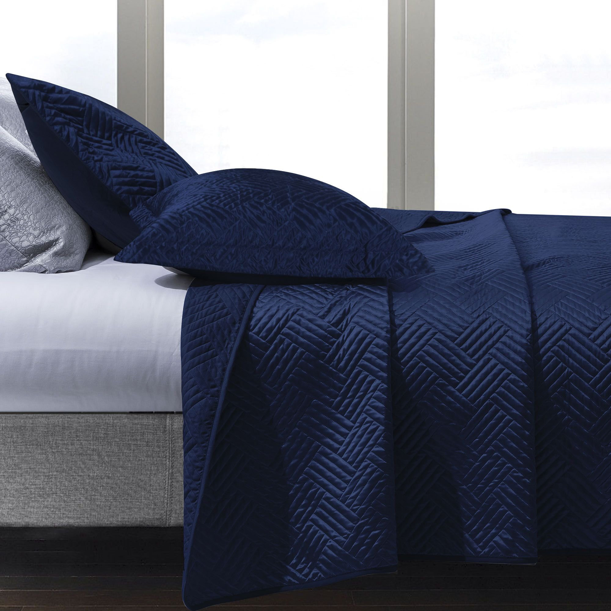 FLXXIE Silk Satin Quilt Set,Geometric All Season Coverlet with Sham ...