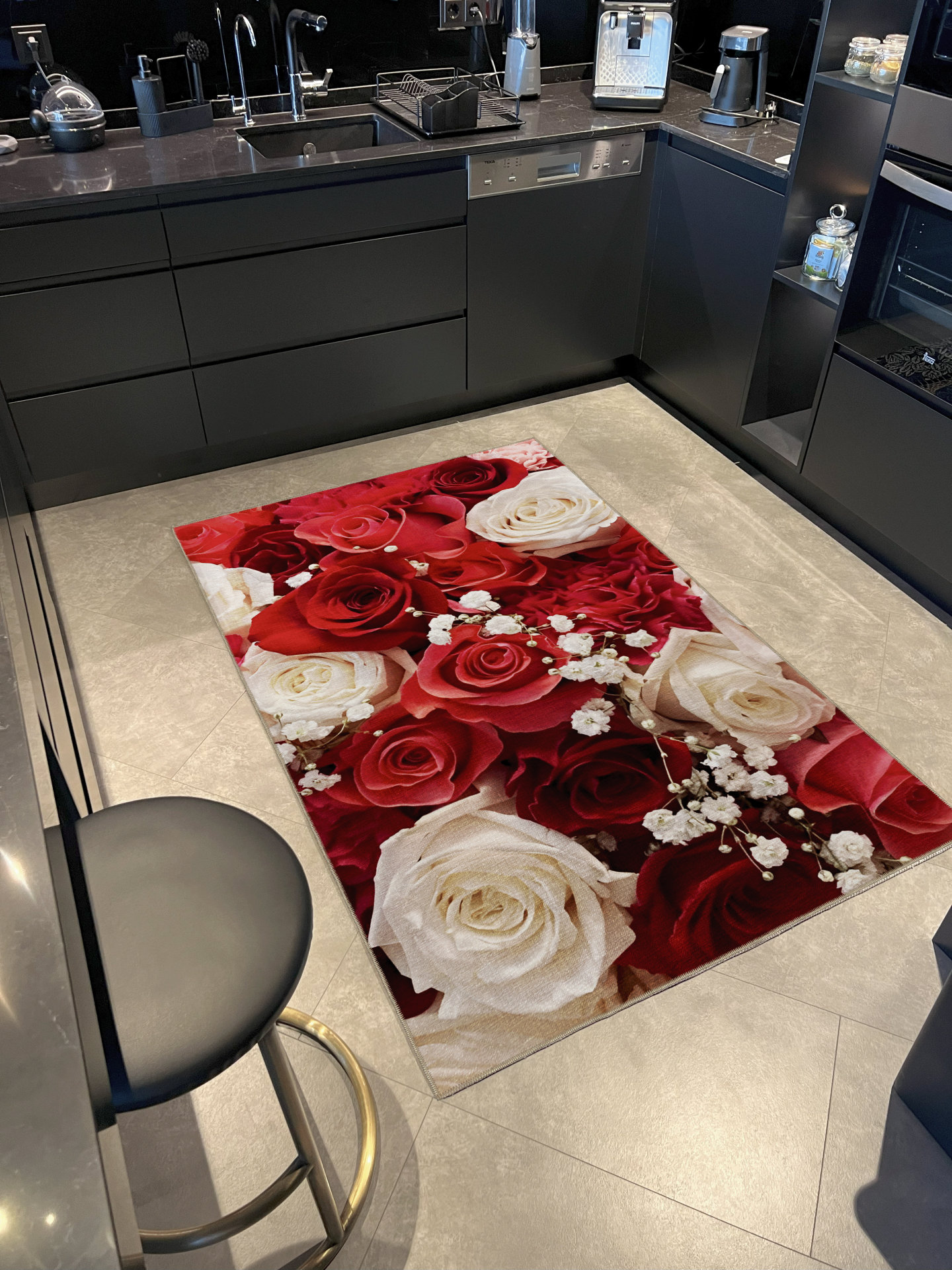 Red Barrel Studio Mira Red Themed Rose Flower Patterned Creative Modern ...