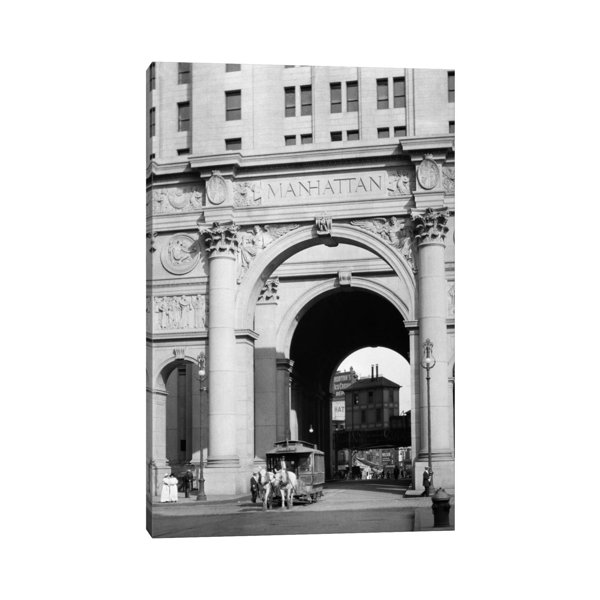 ClassicLiving 1916 One Of The Last Horse Drawn Trolleys Coming Through ...