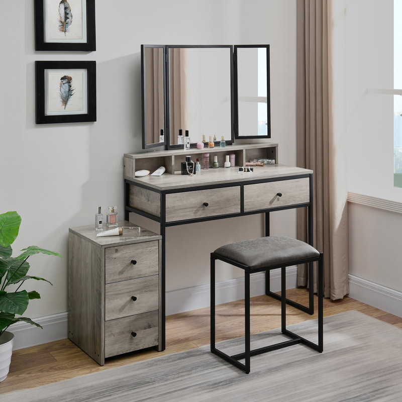 17 Stories Fucci Vanity & Reviews | Wayfair