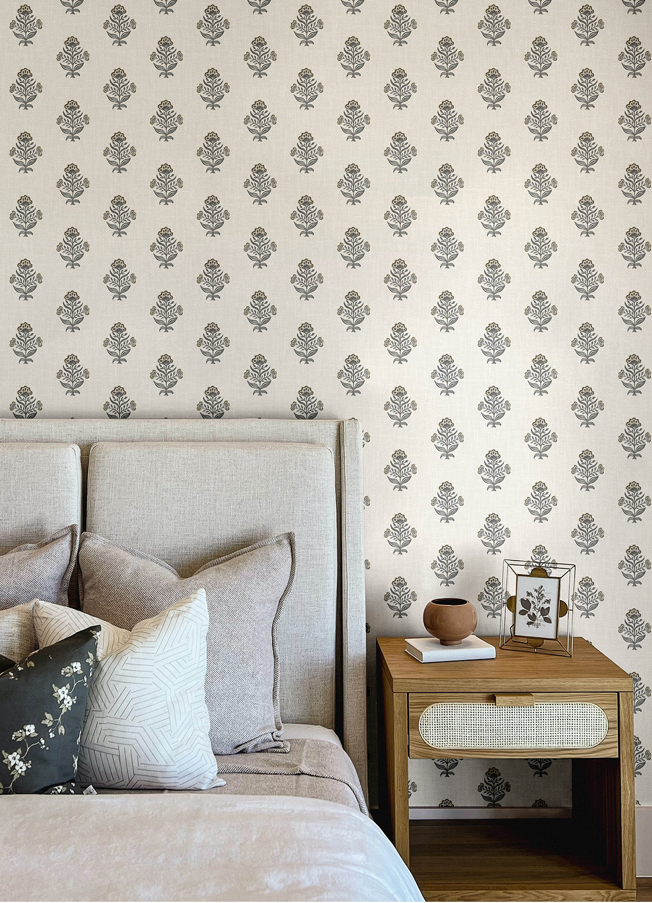 Lark Manor Hollyhock Honey Floral Crest Wallpaper - Wayfair Canada