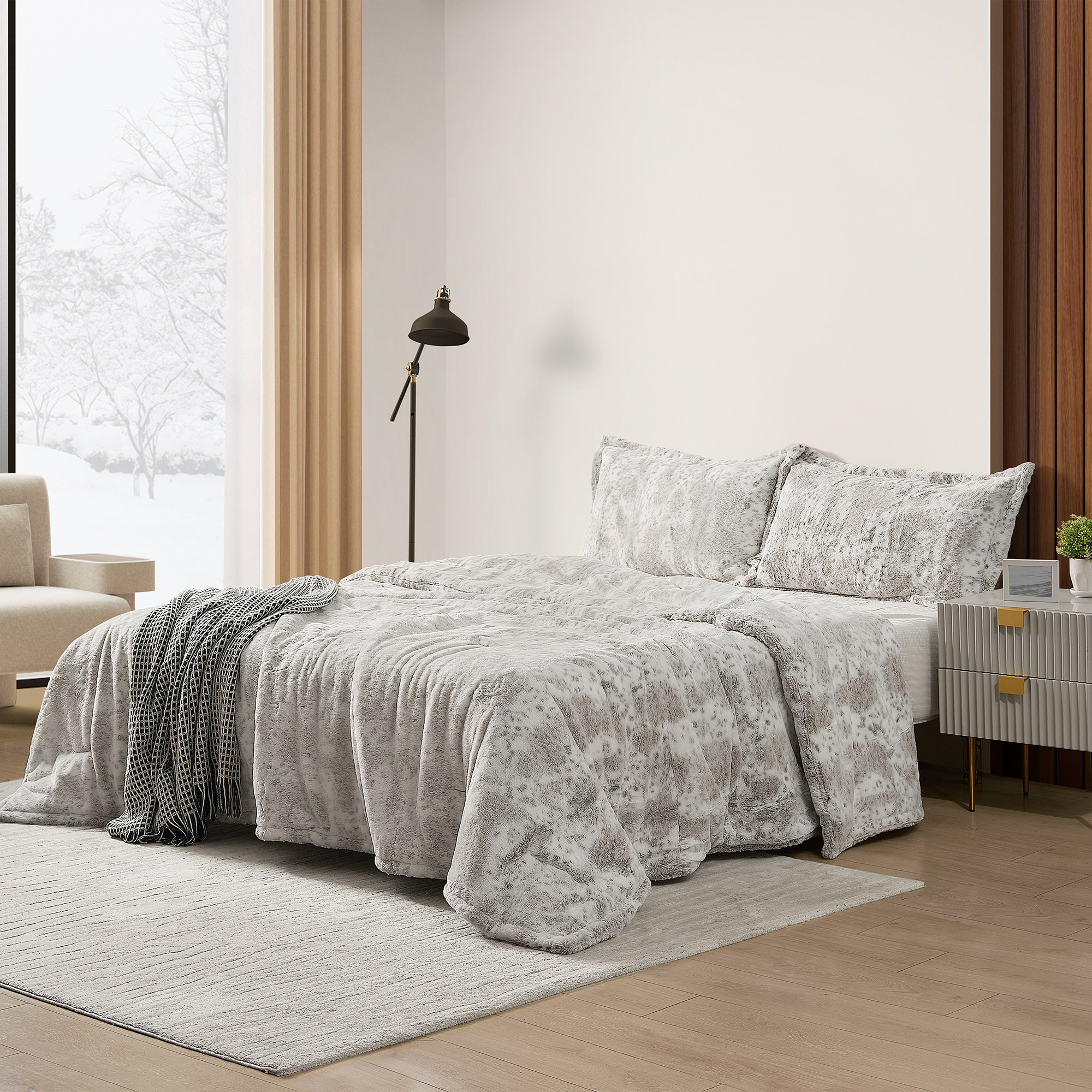 Byourbed Coma Inducer Snow Lynx White Faux Fur Oversized Comforter Set ...