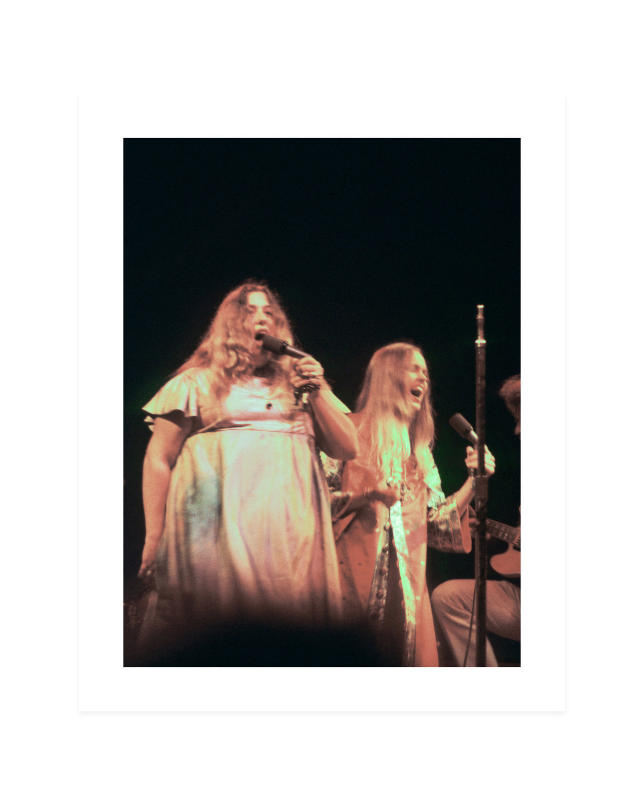 Globe Photos Entertainment Cass Elliot And Michelle Phillips Singing At ...