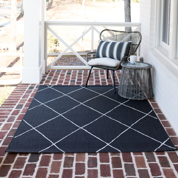 Wrought Studio Ammons Geometric Black Indoor / Outdoor Area Rug ...