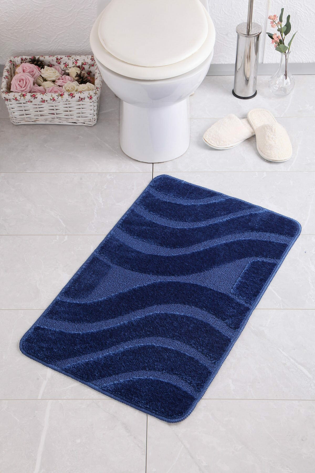 East Urban Home Aun Solid Color Bath Rug | Wayfair