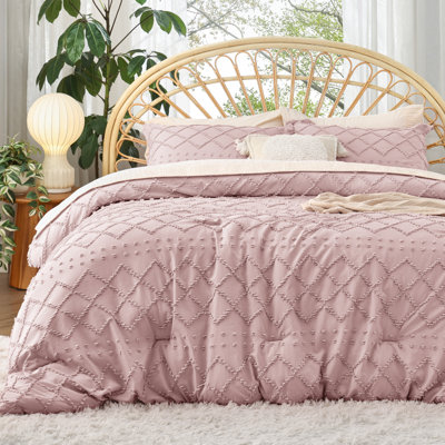 pink tufted bedding