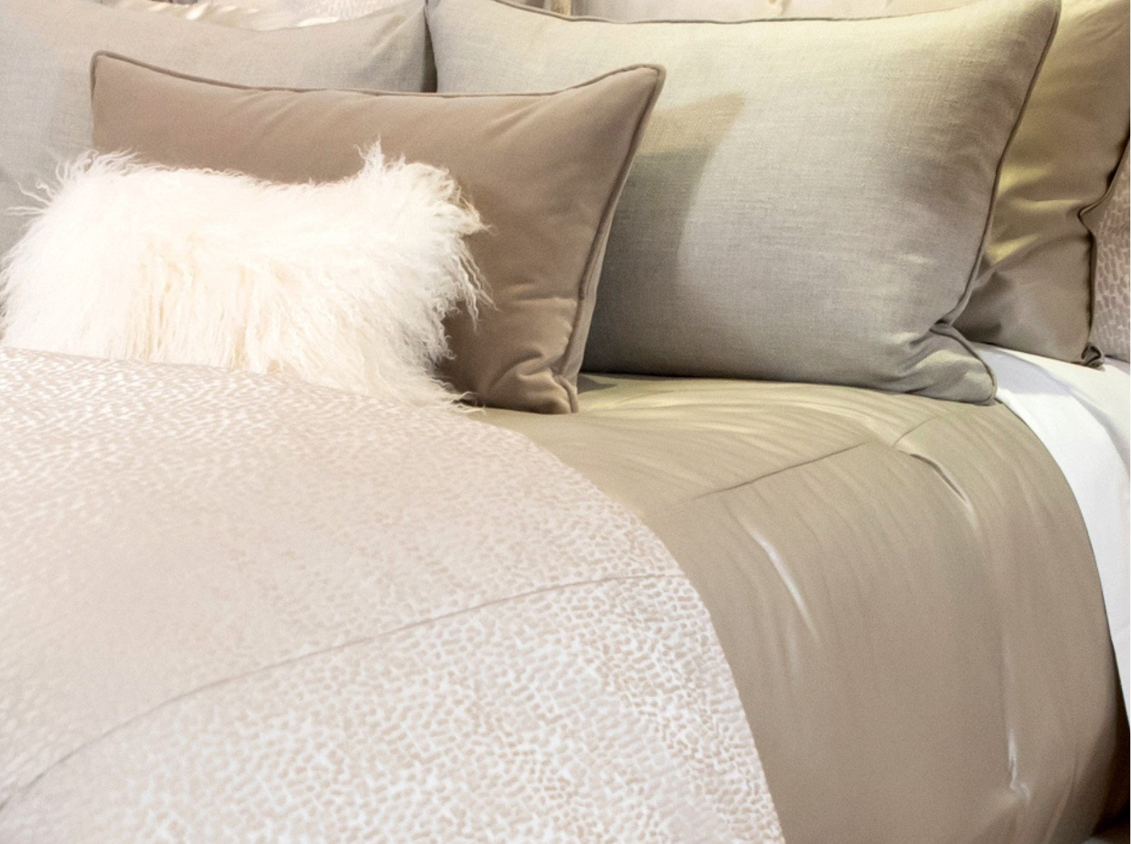 Daniel Design Studio Opava - Champagne Foot Warmer | Wayfair