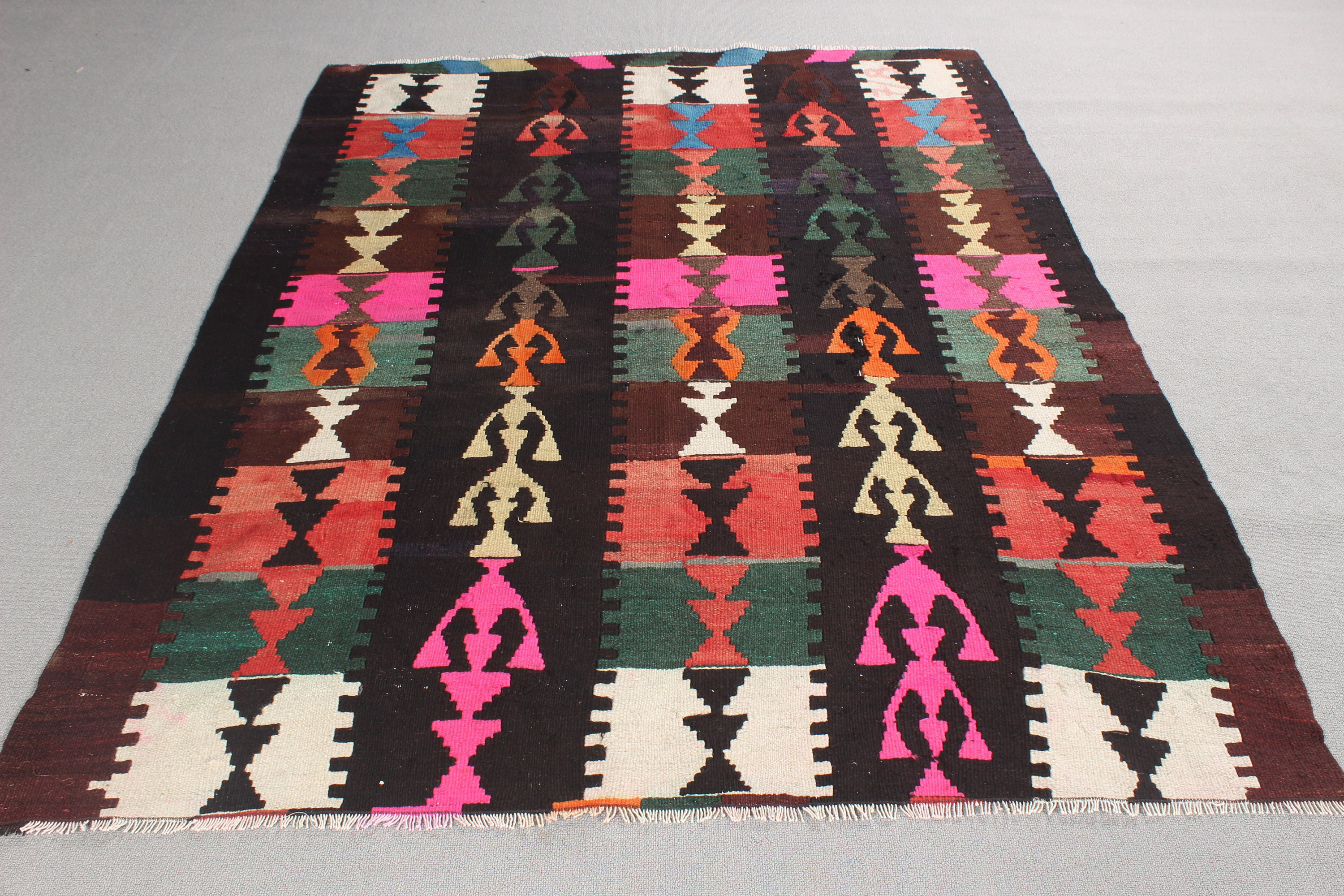 Foundry Select Tapis turc rétro vintage en kilim pour une utilisation dans la salle à manger de ...