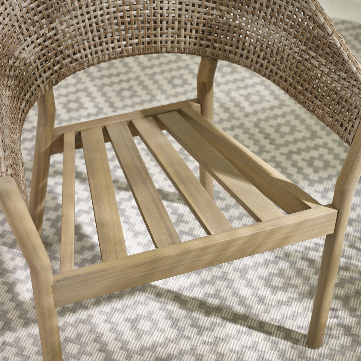 Brambly Cottage Quattro Acacia Wooden Outdoor Round Garden Dining Table ...