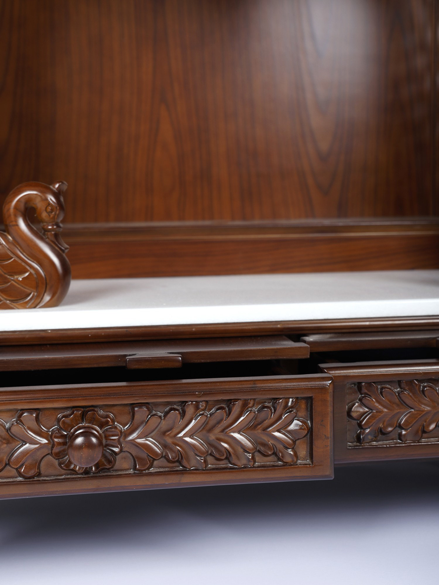 Exotic India Grand temple Puja de 48 po sculpté en bois avec deux ...