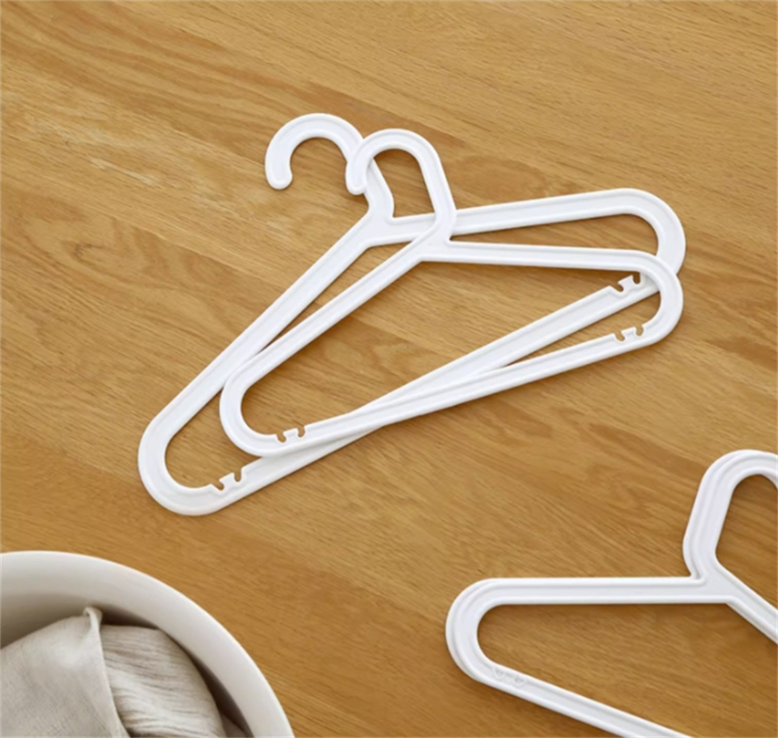 Rebrilliant Ocella Plastic Non-Slip Standard Hanger for Dress/Shirt ...