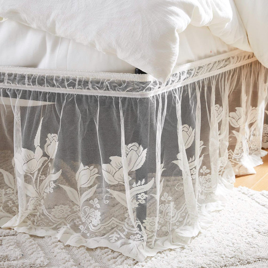 WARM HOME DESIGNS Lace Bed Skirt For Farmhouse Or Victorian Bedding ...