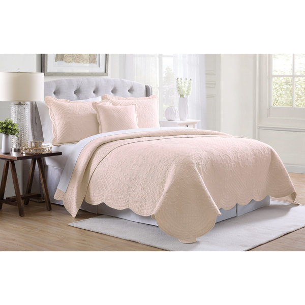 American Traditions French Tile Scalloped Quilt Set Bedding & Reviews ...