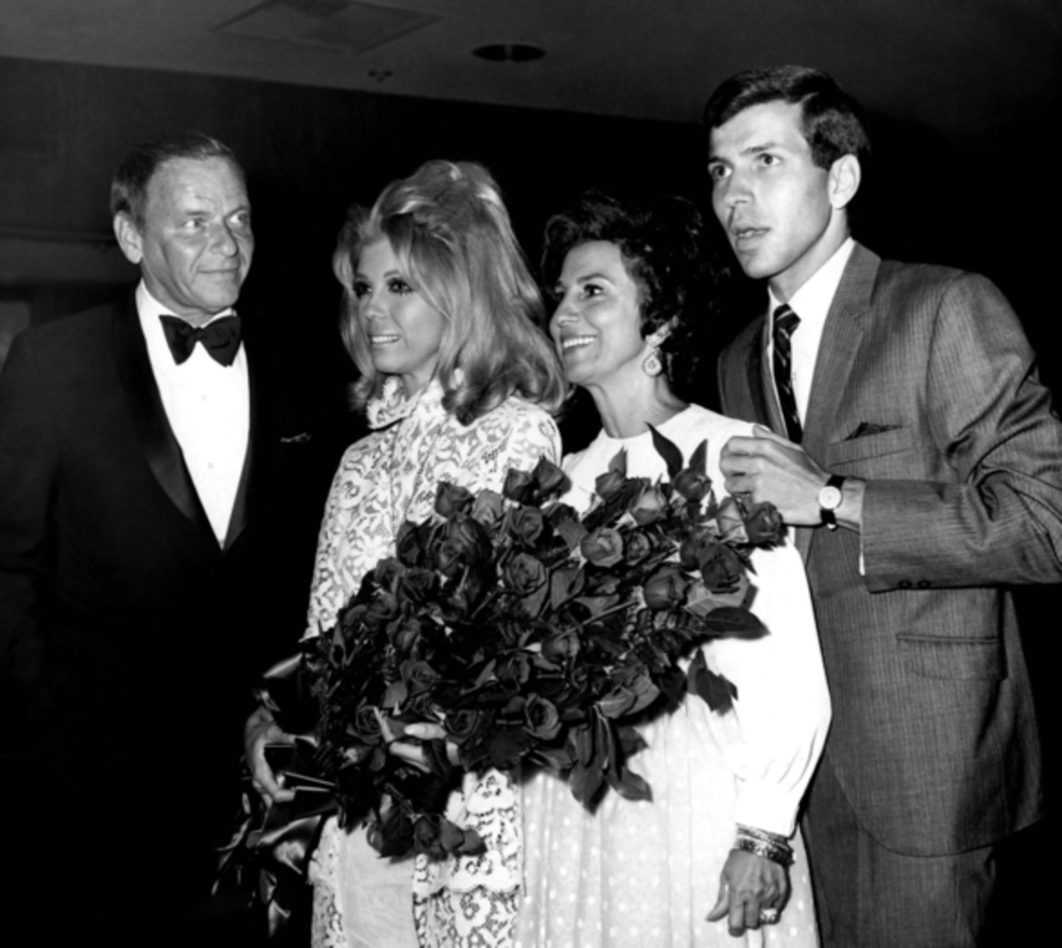 Globe Photos Entertainment & Media Frank Sinatra with His Family at ...
