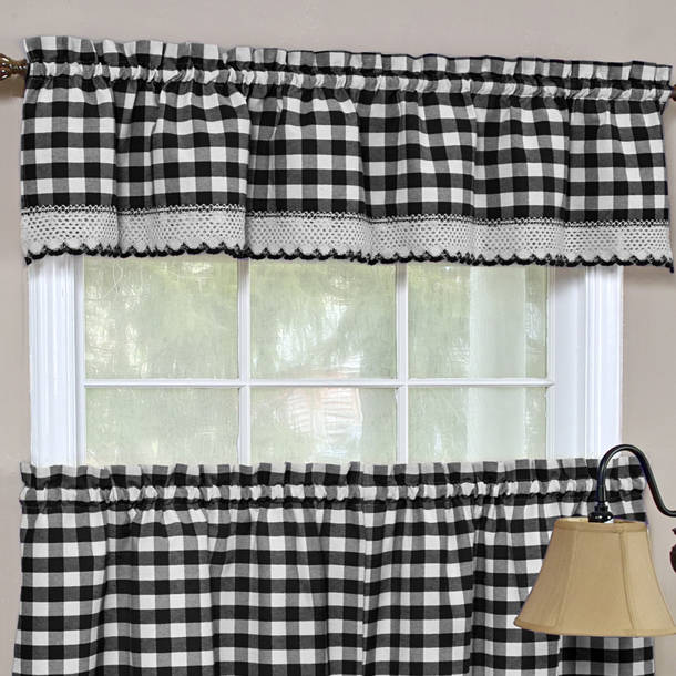 Ebern Designs Joice Round Gingham Polyester Tablecloth & Reviews | Wayfair