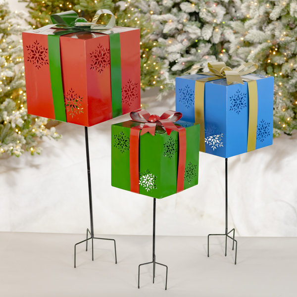 The Holiday Aisle® 3 Piece Assorted Christmas Gift Boxe Garden Stake ...