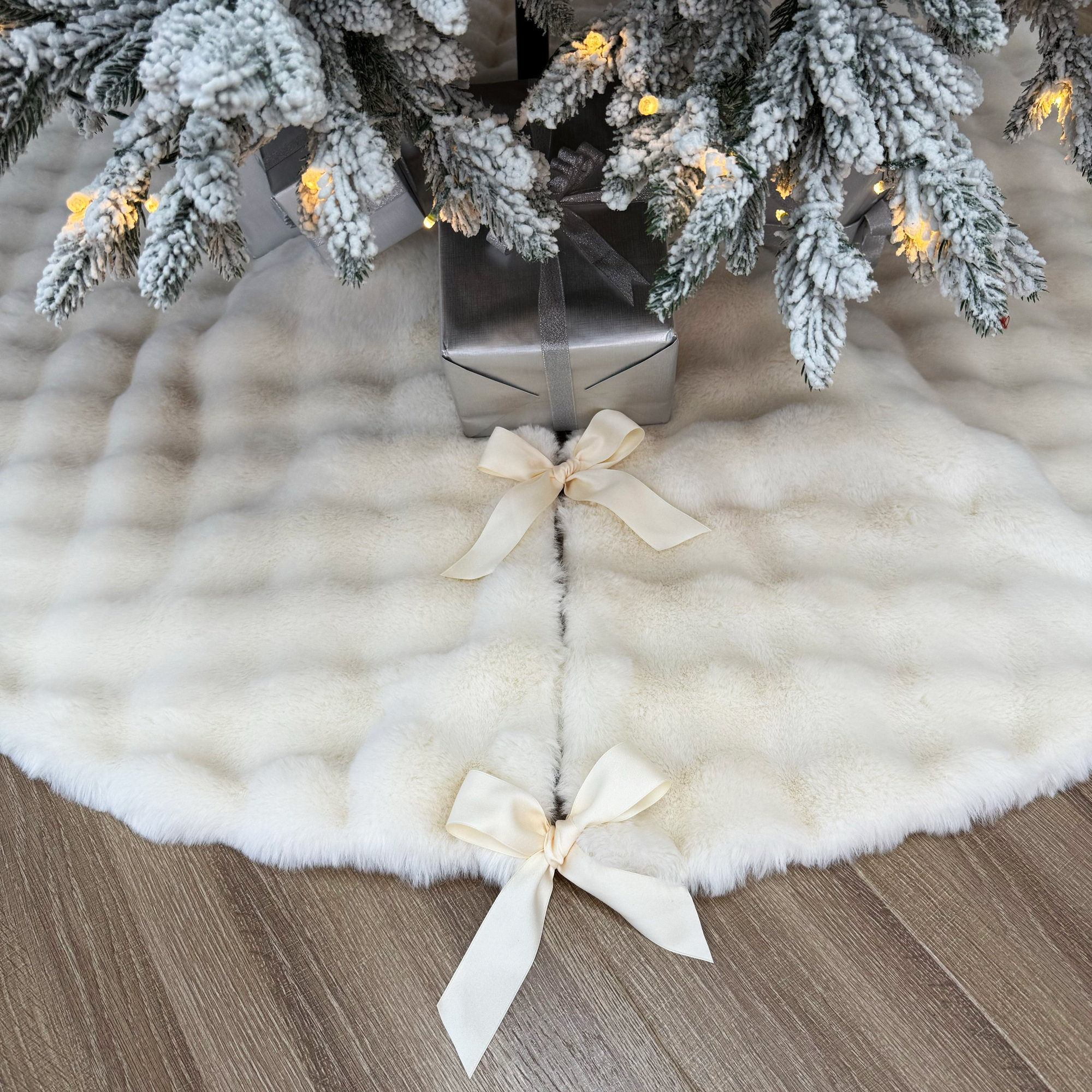 Starry Dynamo 60-Inch Puff Quilt Christmas Tree Skirt in Cream White ...