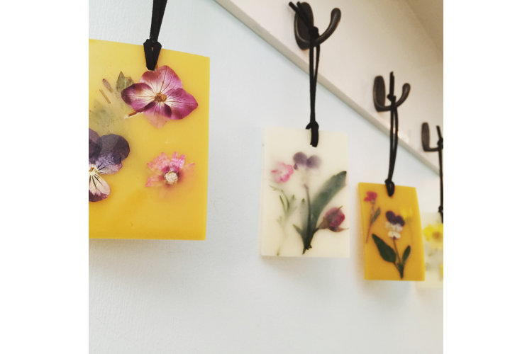 How To: Scented Floral Wax Tablets | Wayfair.co.uk