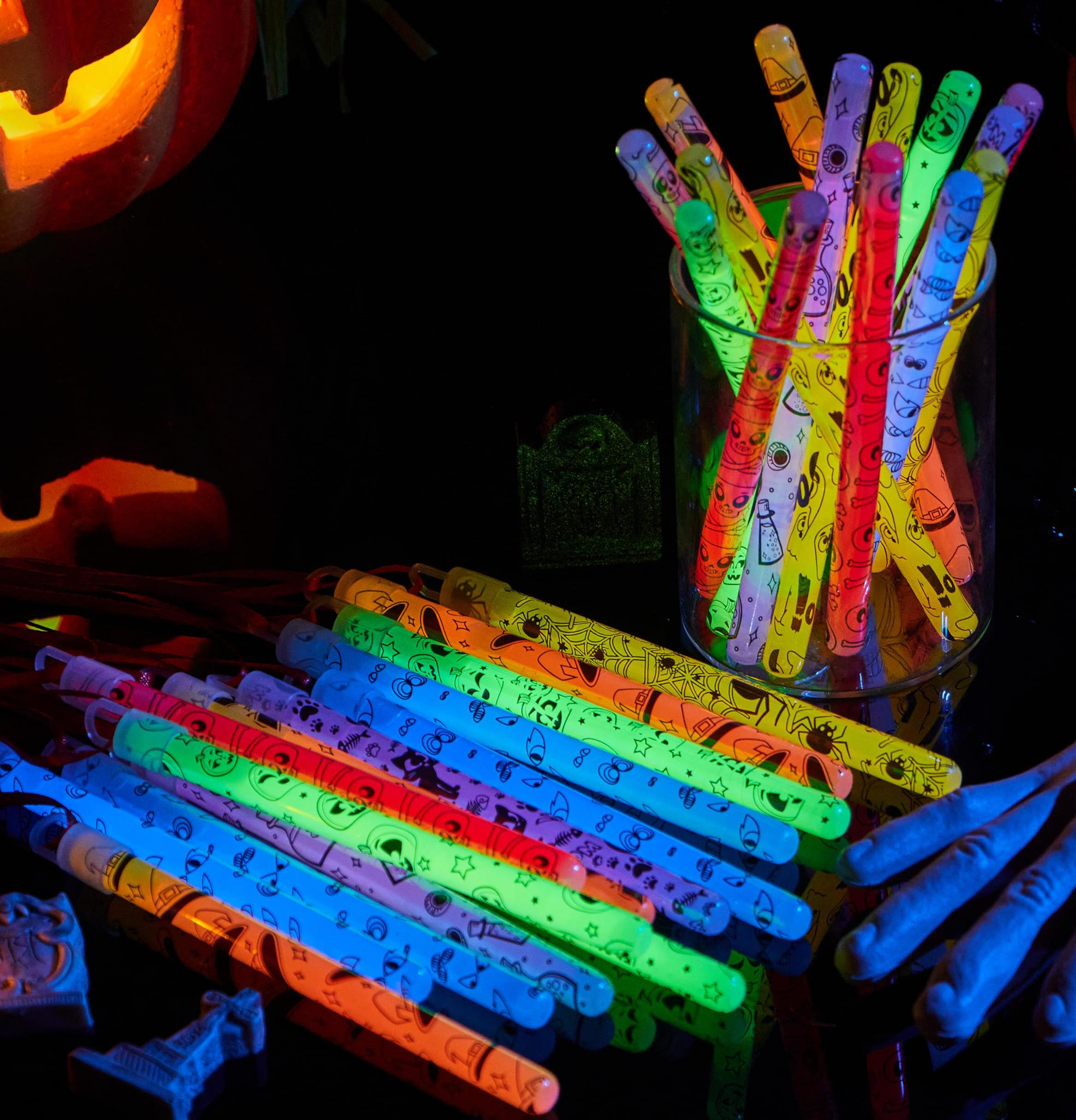 COEN 30-Piece Halloween Glow Sticks Bulk Pack: Includes 8 Designs and 6 ...