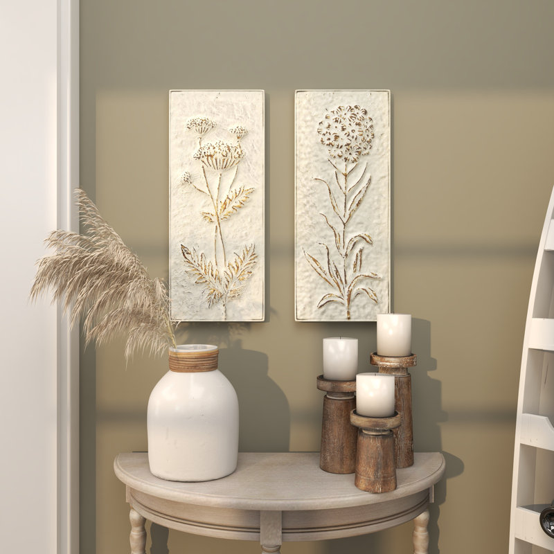 Dakota Fields Metal Relief Floral Home Wall Decor with Gold Detailing ...