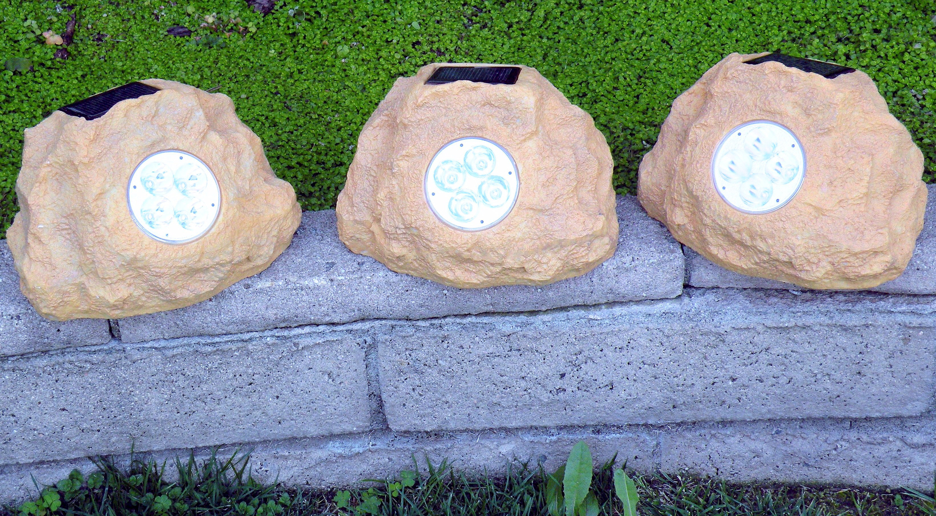 Arlmont & Co. Vanesa Solar Powered Integrated LED Well Light Pack ...