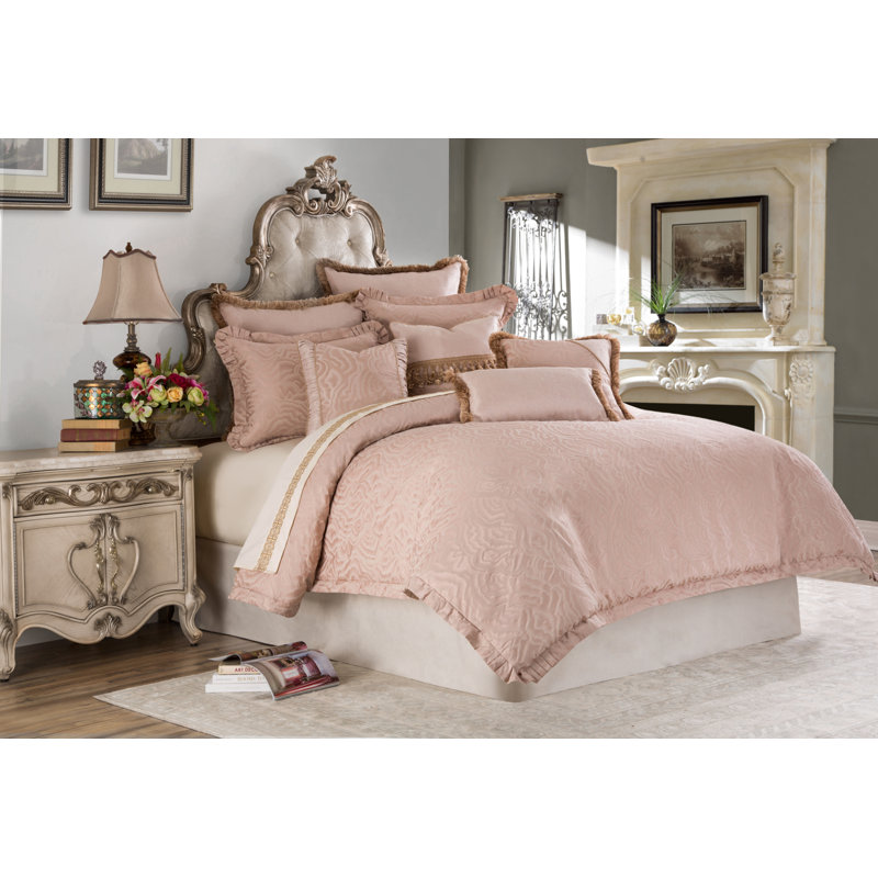 Michael Amini / Kathy Ireland Home Designs Distinctive Bedding Designs ...
