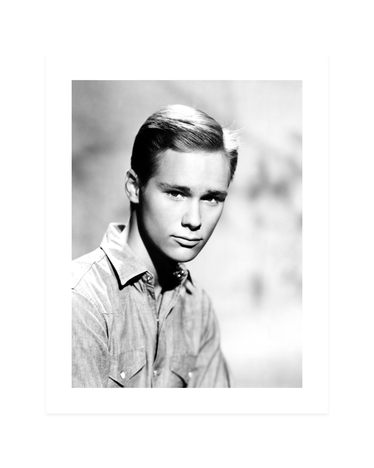 Globe Photos Entertainment Close-up Of Brandon Dewilde On Paper Print ...