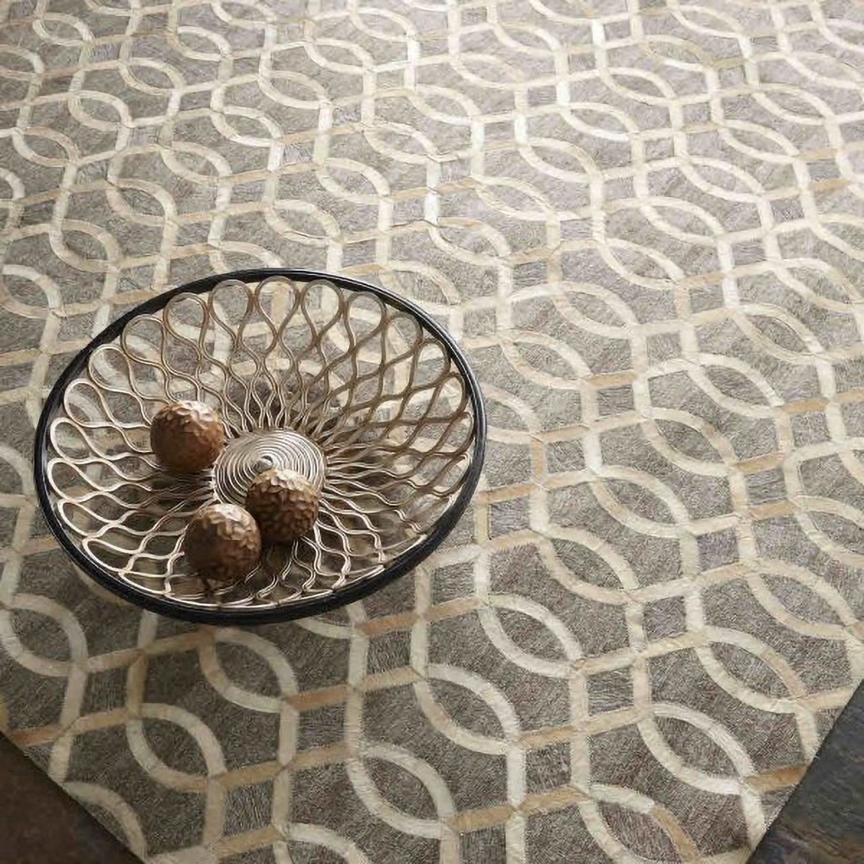 Exquisite Rugs Murano Hand Loomed Area Rug in Ivory/Silver/Gold ...