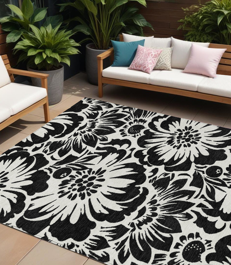HomeRoots Tapis extérieur lavable antidérapant 8 pi x 10 pi noir et ivoire - Wayfair Canada