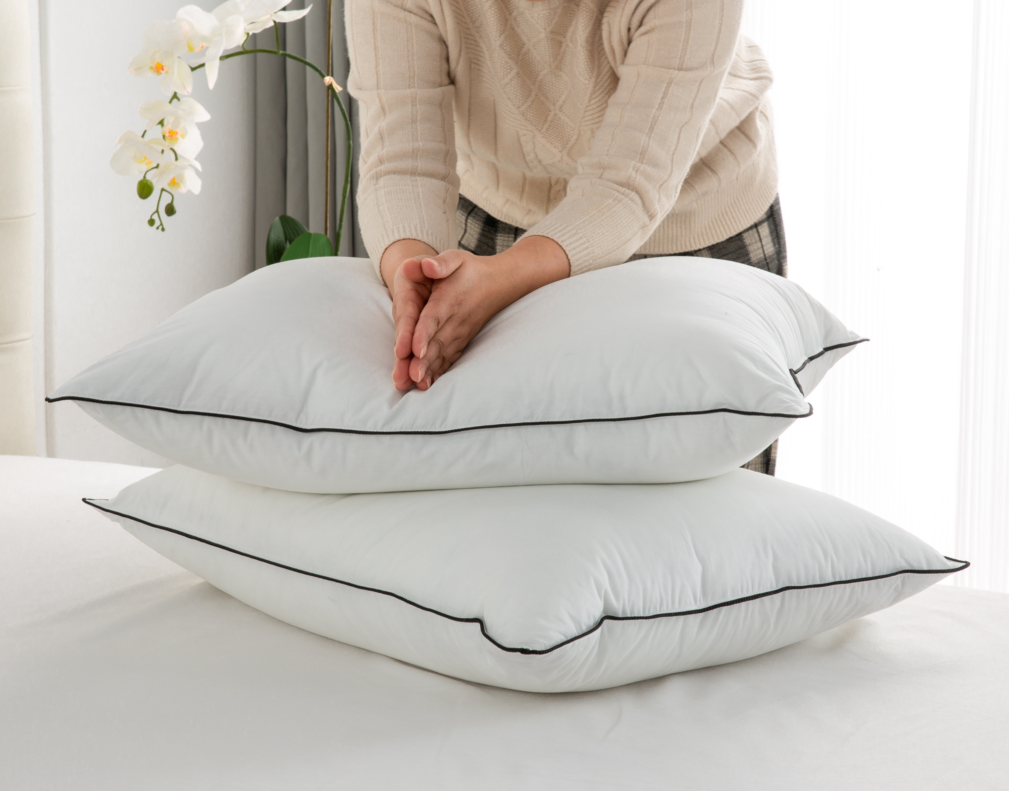 ValenciaLuxe Goose Feathers & Down Pillows Hotel Collection Medium Bed ...