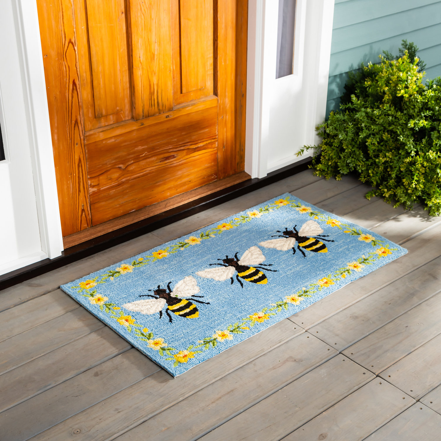 Rosalind Wheeler Caitlynd Indoor/Outdoor 3 Bees Hooked Polypropylene ...