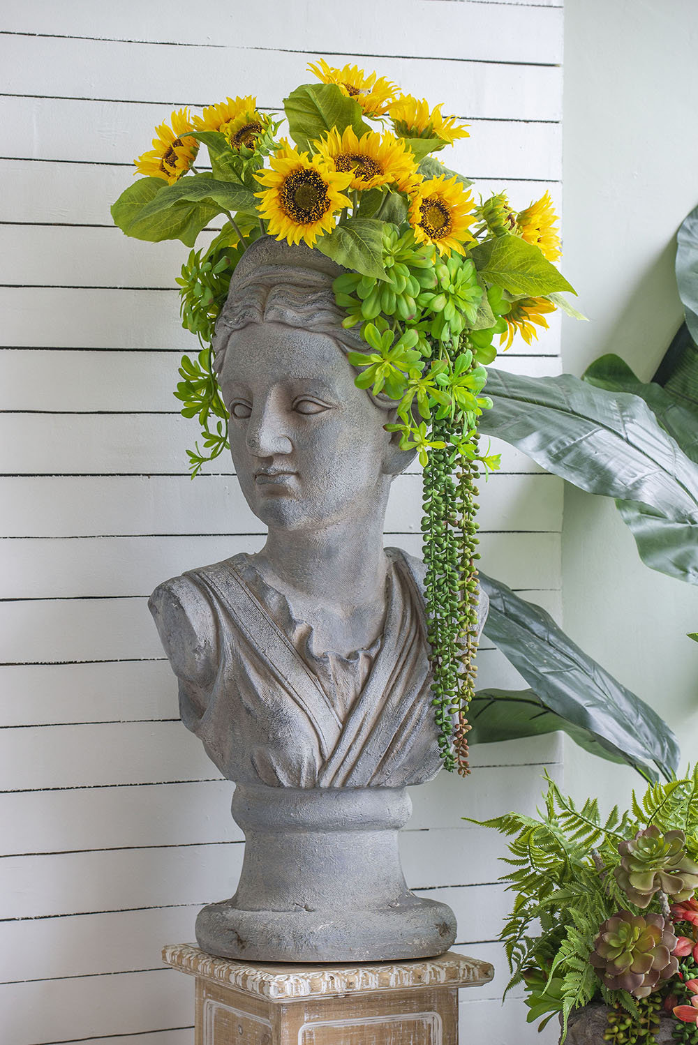 Astoria Grand Guyette Statue | Wayfair