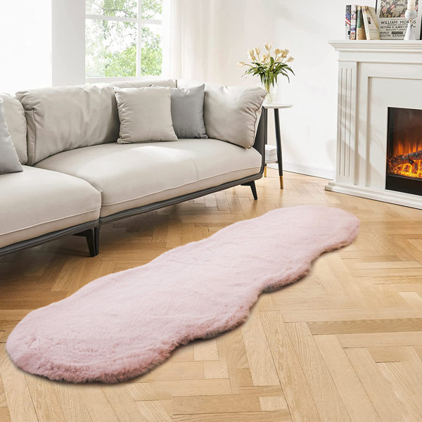 Mercer41 Umeh Cozy Faux Rabbit Fur Area Rug Machine Washable Rug in ...