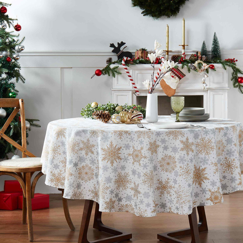 The Holiday Aisle® Katavia 70" Round Tablecloth | Wayfair