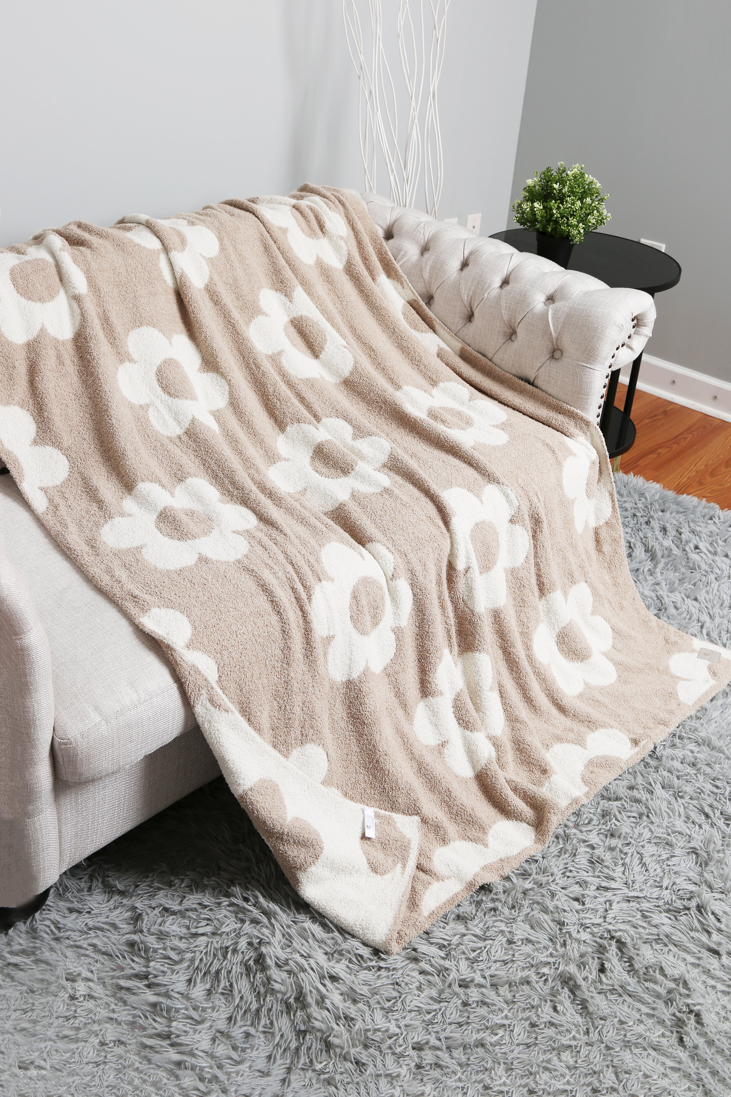 COMFYLUXE Retro Daisy Pattern Luxury Soft Throw Blanket | Wayfair