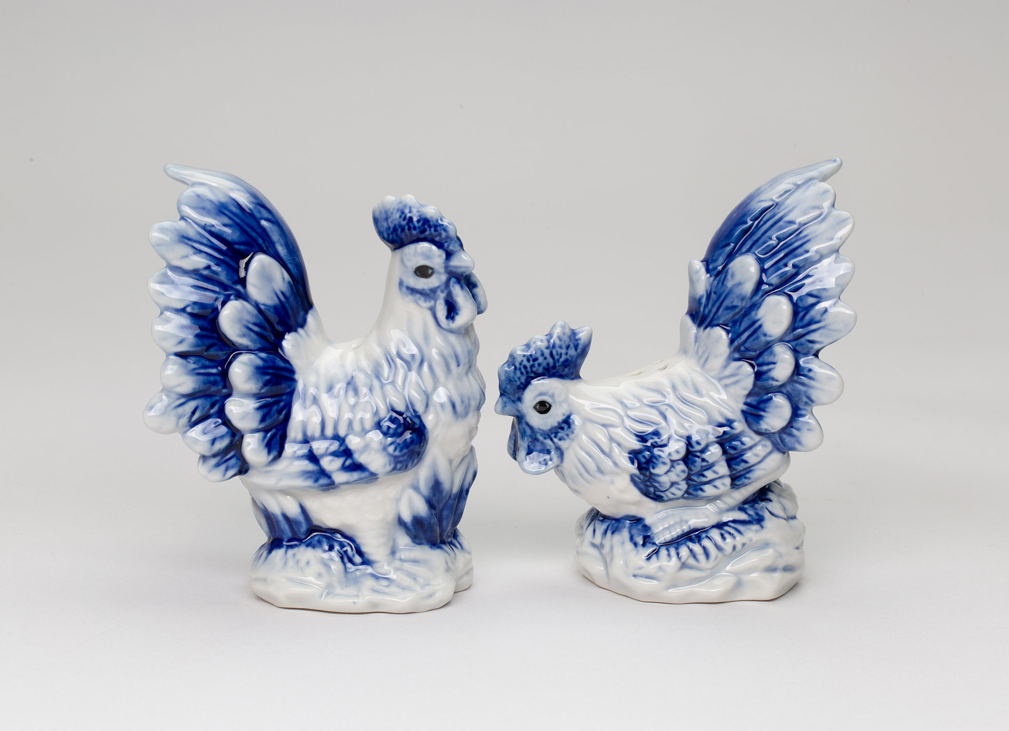 Cosmos Gifts Dutch Blue Country Rooster Salt And Pepper | Wayfair