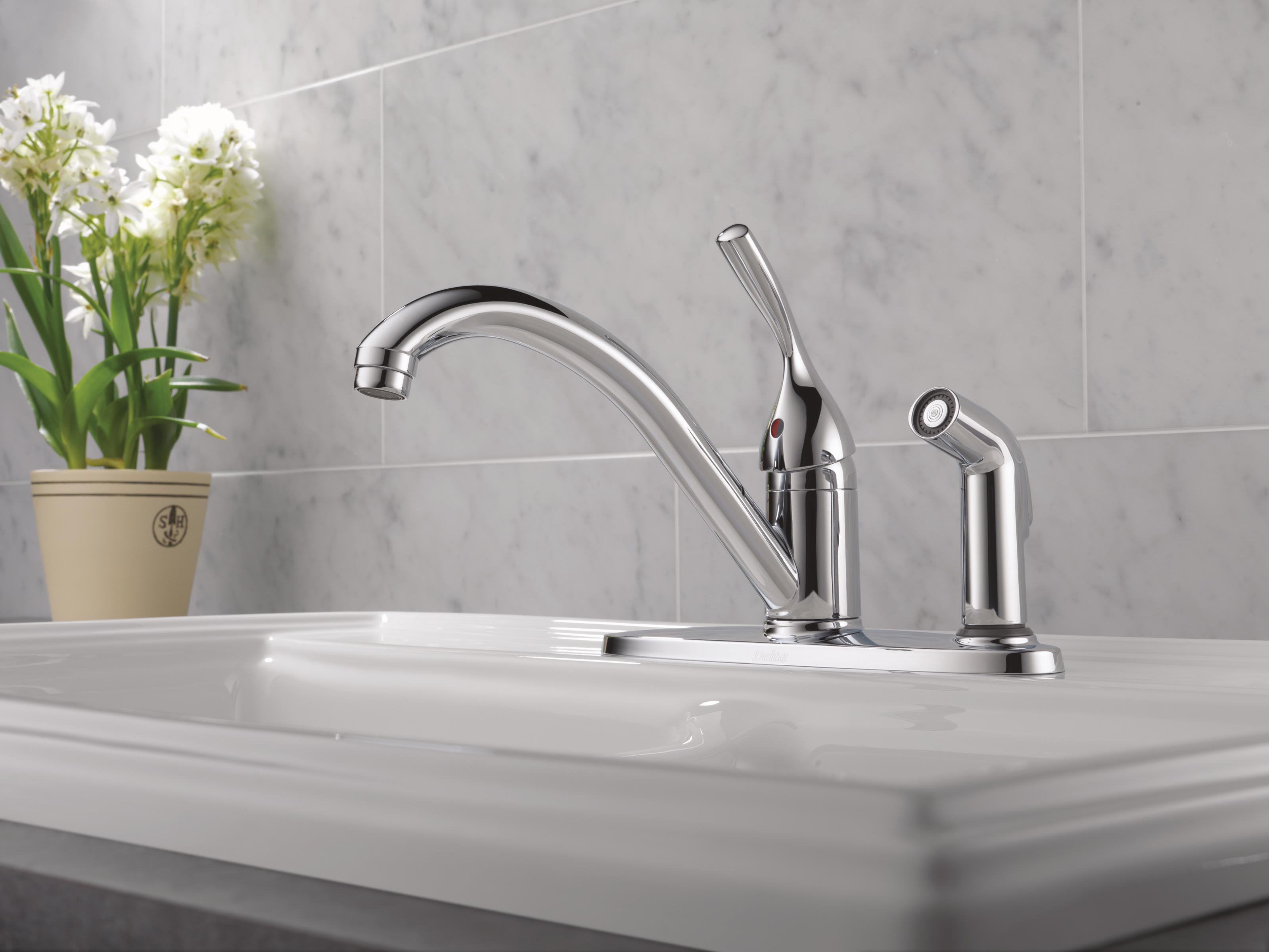 Delta Classic Single Handle Standard Kitchen Faucet with Side Spray and ...