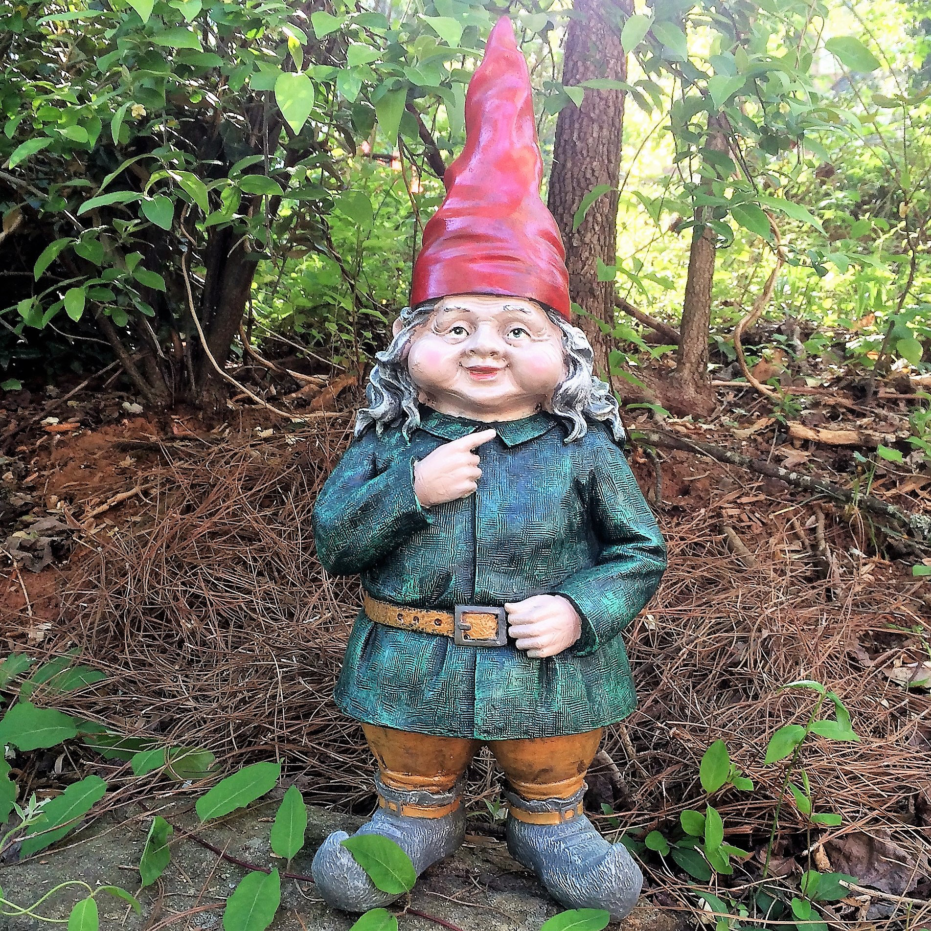 HomeStyles Old World Gnomes Zelda the Female Gnome Garden Statue ...