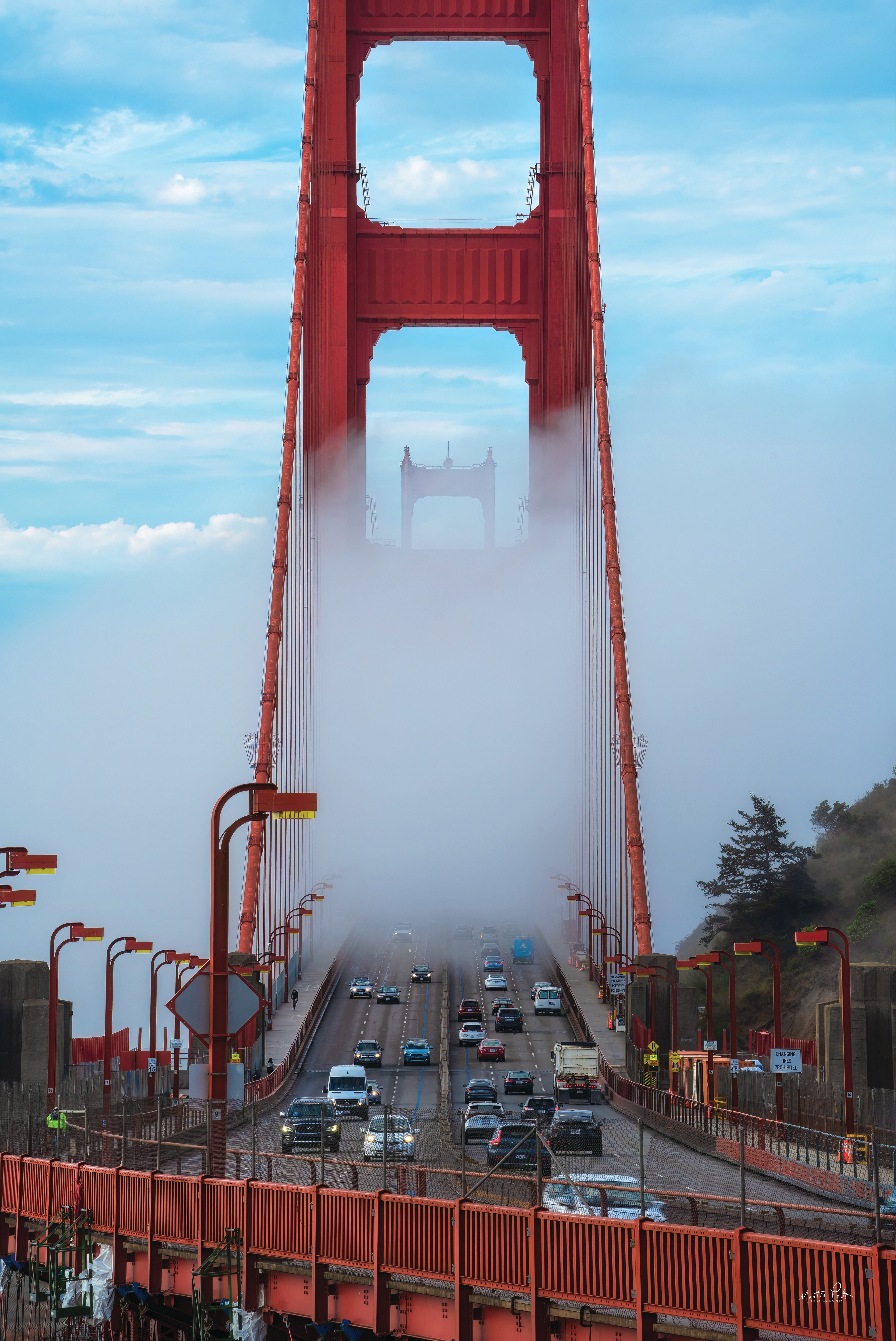 Ebern Designs Golden Gate couvert de brouillard - Wayfair Canada