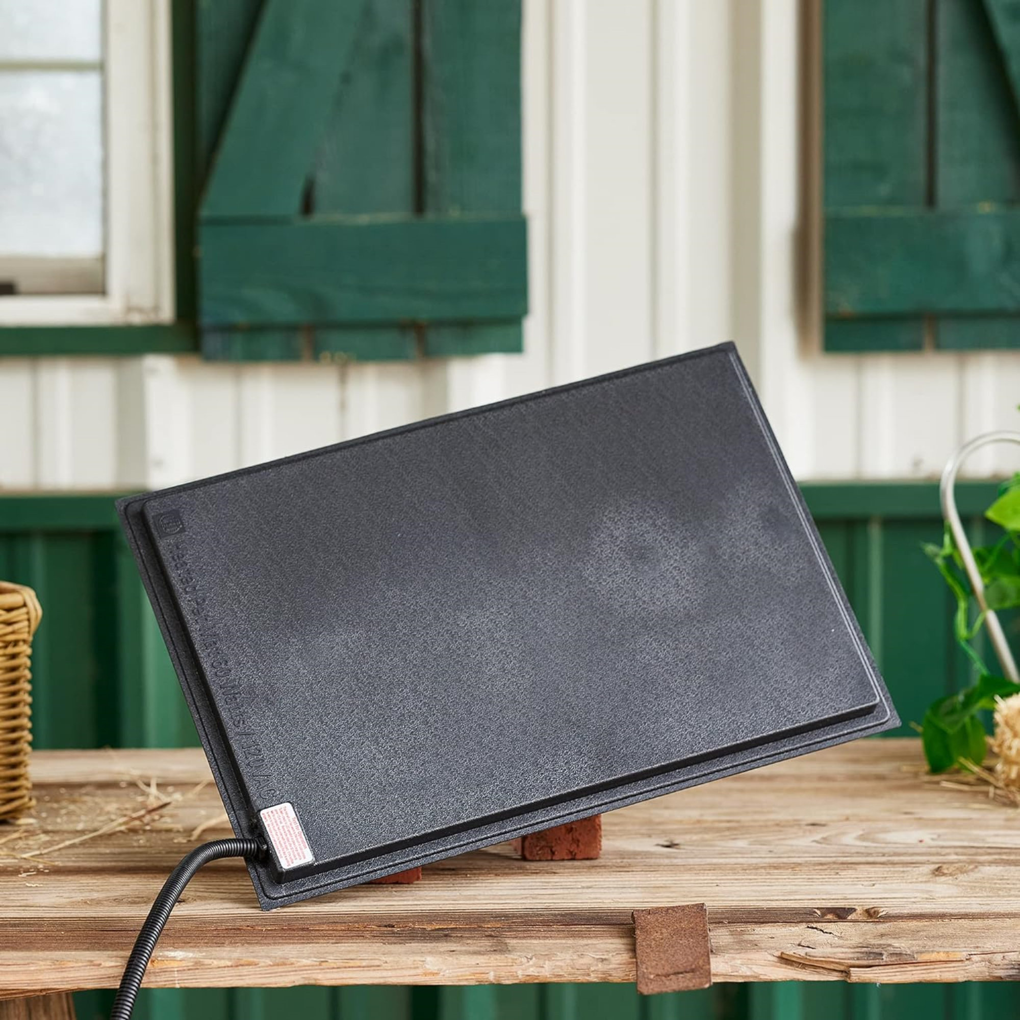 Farm Innovators 60 Watt Heated Chicken Mat for Coops, Pens, and Nesting ...