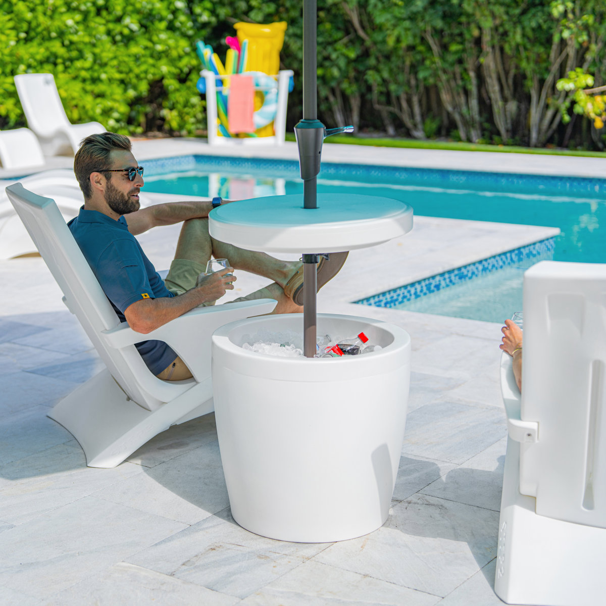 Step2 White Vero Plastic In-Pool Side Table and Umbrella Table Stand ...