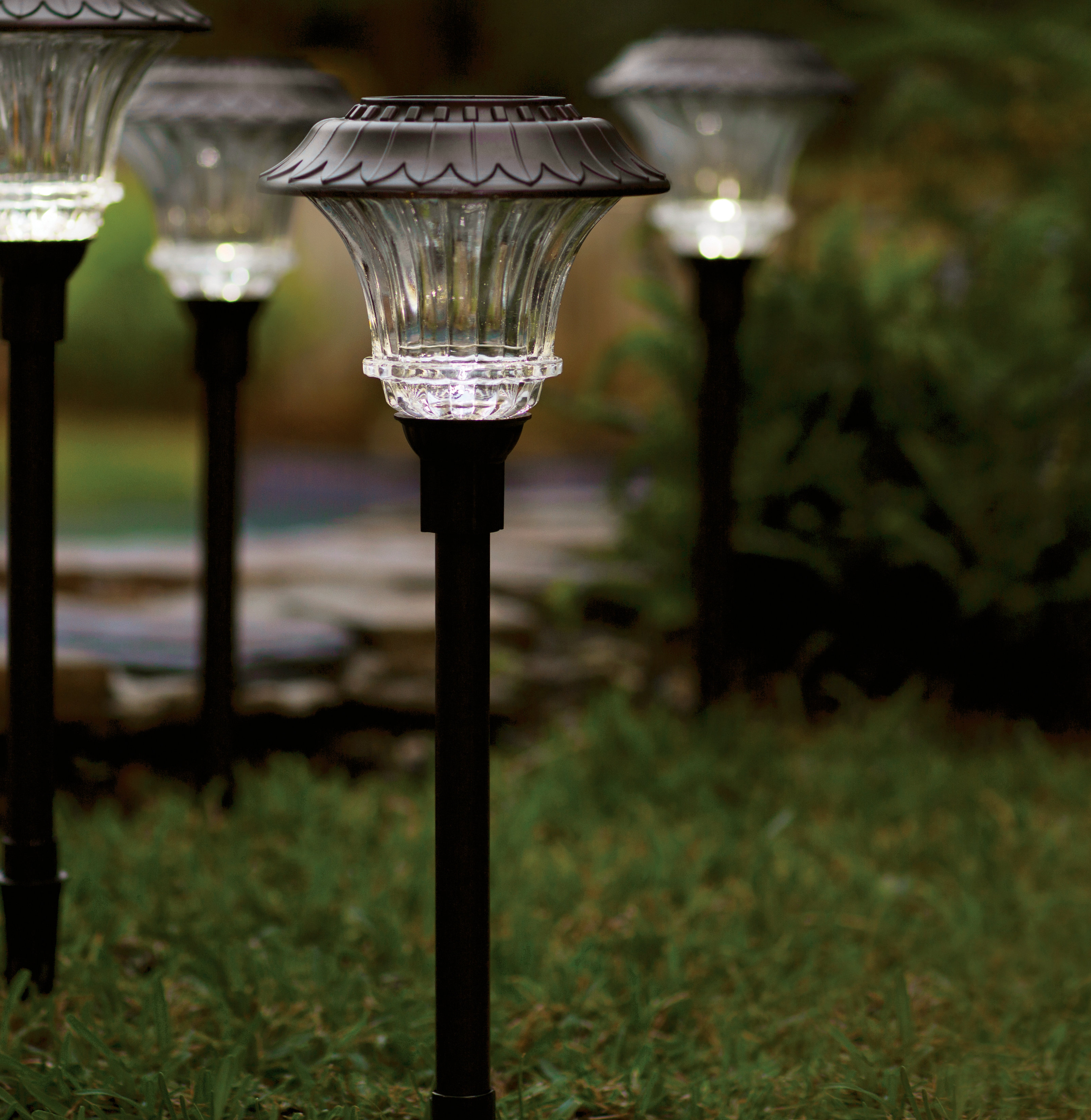Plow & Hearth Super-Bright Solar LED Path Lights, Set of 4 & Reviews ...