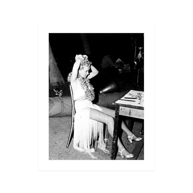 Globe Photos Entertainment Betty Grable Sitting on Chair - Unframed ...