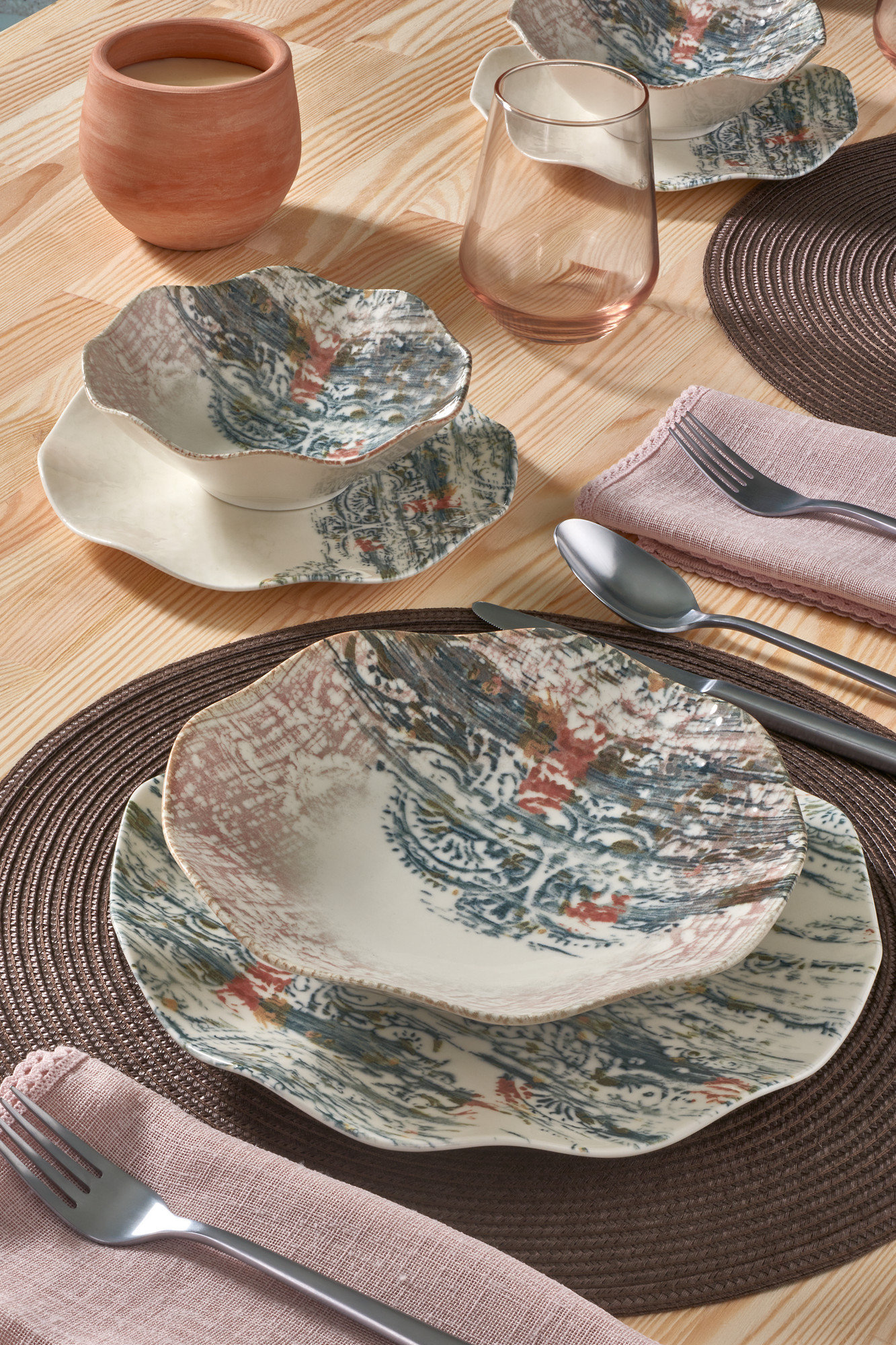 East Urban Home Aidric 24 Piece Dinnerware Set, Service for 6 - Wayfair ...
