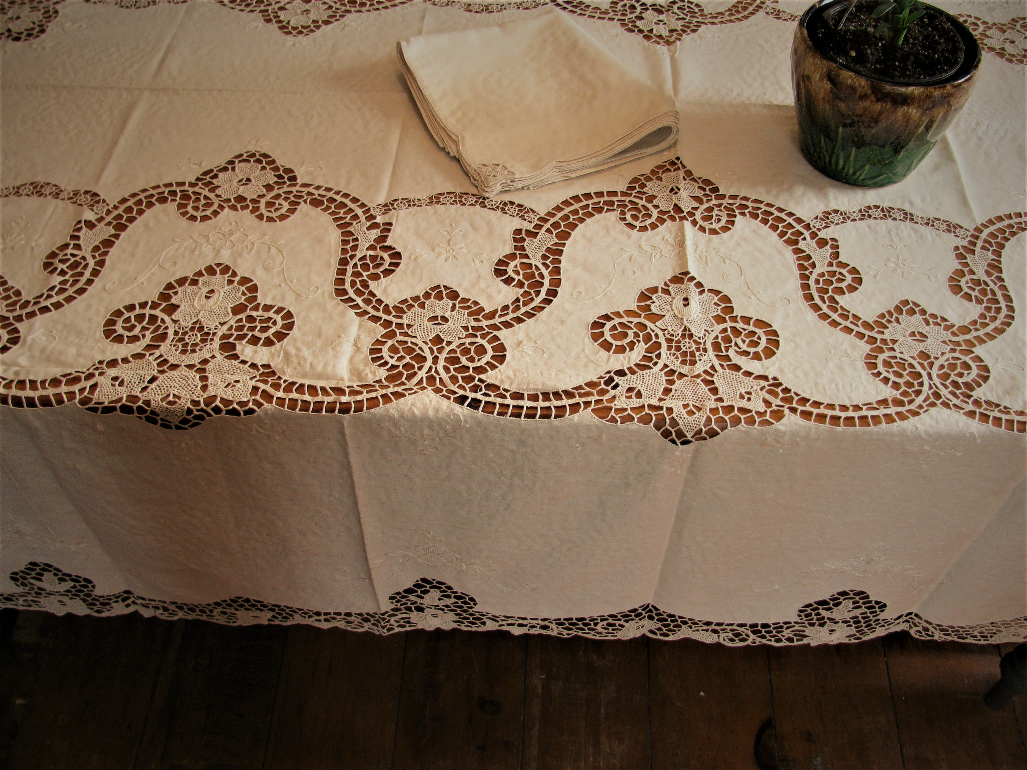One Allium Way Floral Linen Tablecloth - Wayfair Canada