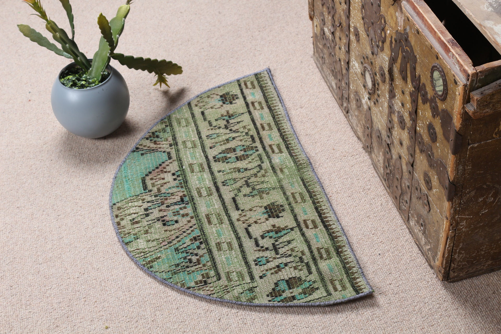 Bungalow Rose Charming Vintage Round Turkish Small Green Rug Handwoven ...