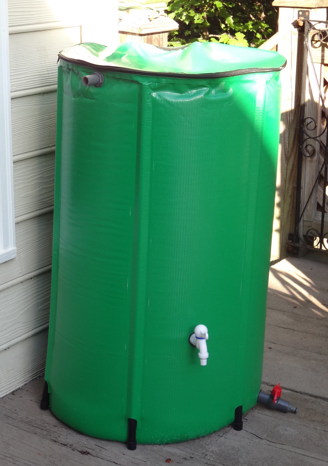 Bosmere 73 Gallons Gal. Weather Resistant Polyester Drainable Rain ...