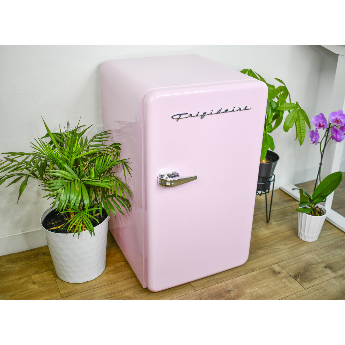 FRIGIDAIRE Retro Compact Fridge with Chiller, 3.2 cu ft Compact ...