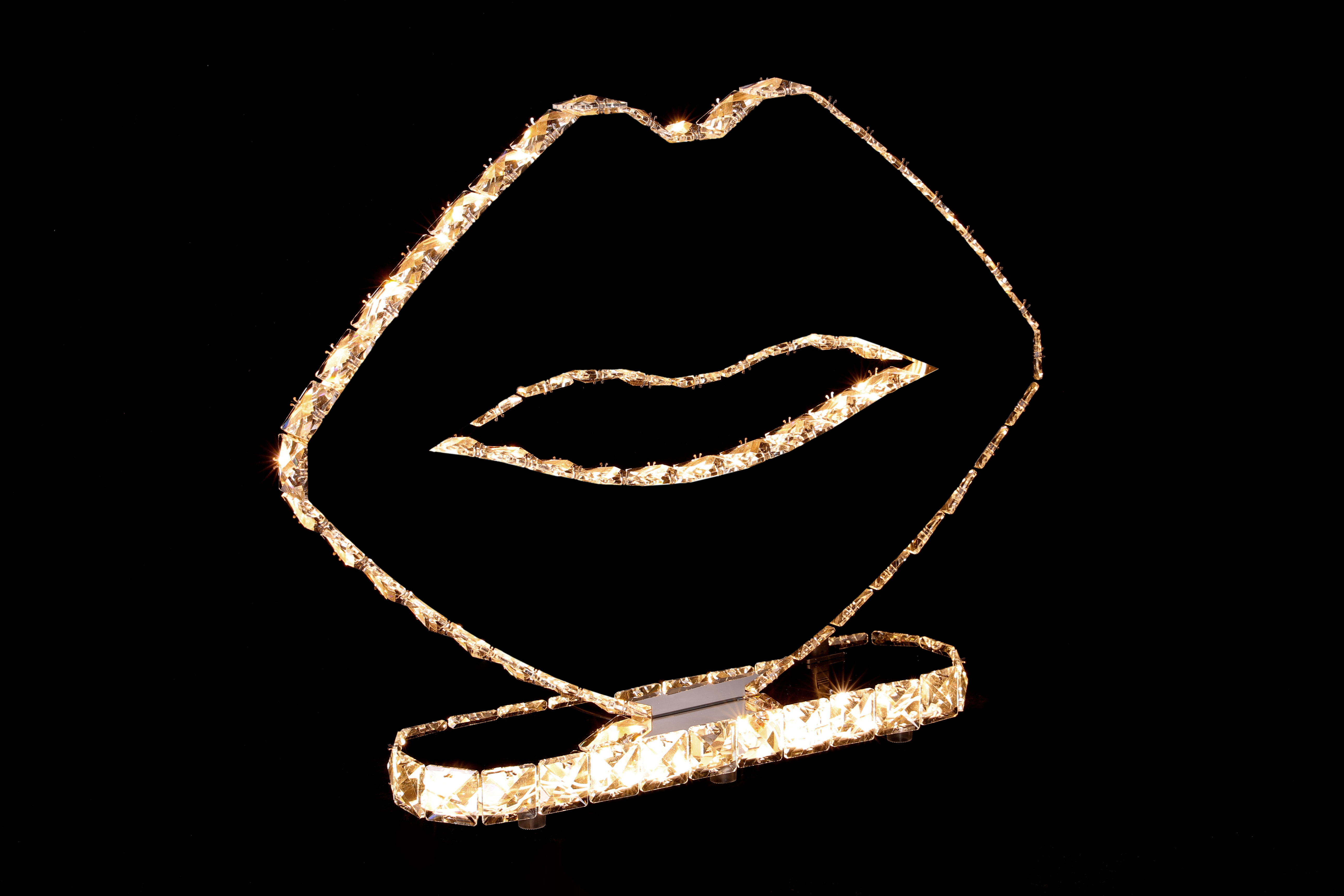 House of Hampton® Inc Crystal 19.3" Lips Sign With Two Colors Led Table ...